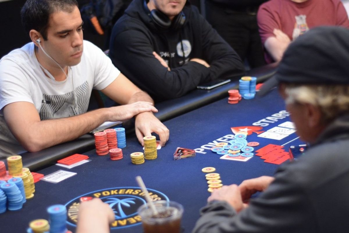 Diferencia entre hacer check, raise y call en póker - WikiDiferencias.com